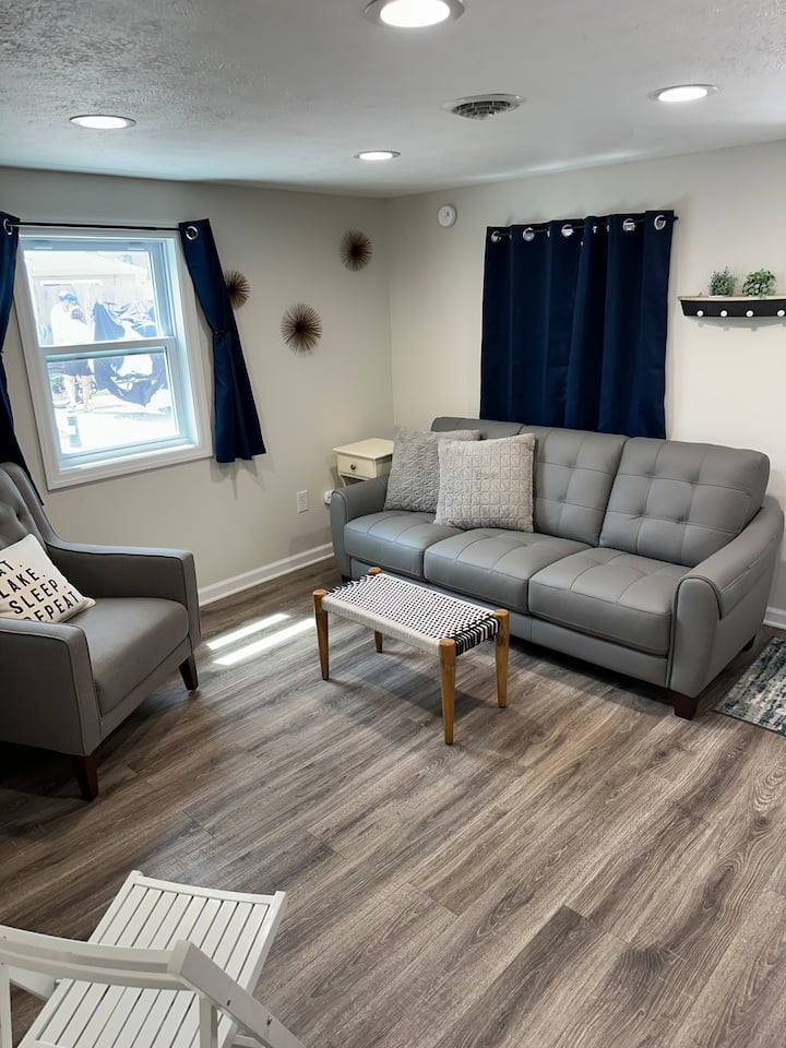 Captain's Quarters @ The Dry Dock (2 Bedroom) - Millcreek Township, PA