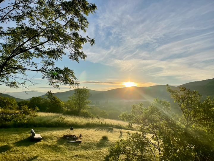 Sunrise Retreat In Esztergom - Hungría