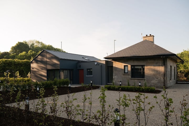 The Gate Lodge At Roe Park Resort - Limavady