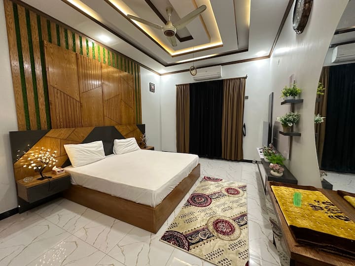 4bhk Gulshan Near Kda 24/7 Security Ac Tv Ntflx - Karachi