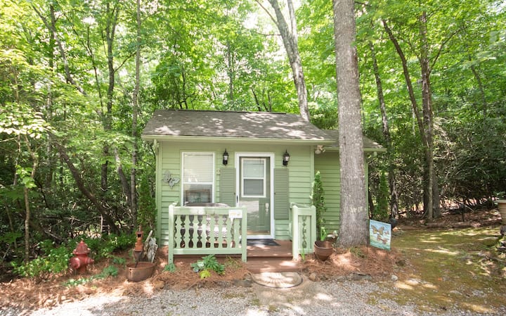 Cozy Cottage Retreat With Hot Tub & Fire Pit - Dillard, GA
