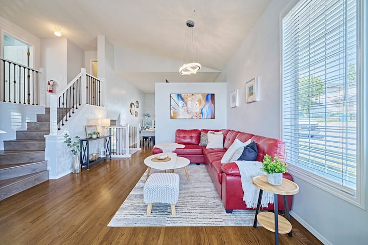 Charming 4-bedroom House | Ac & Cozy Comfort - Calgary