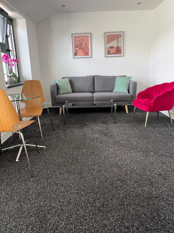 Modern & Stylish 2-bedroom Flat With Large Balcony - Oxford