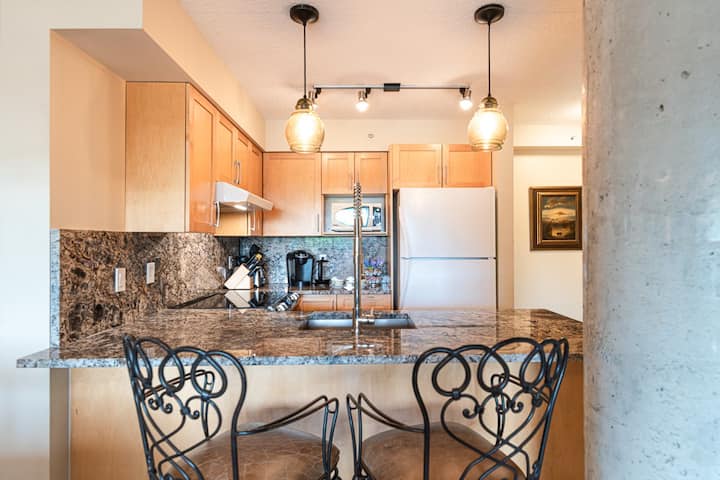 Luxury Downtown Condo - Victoria