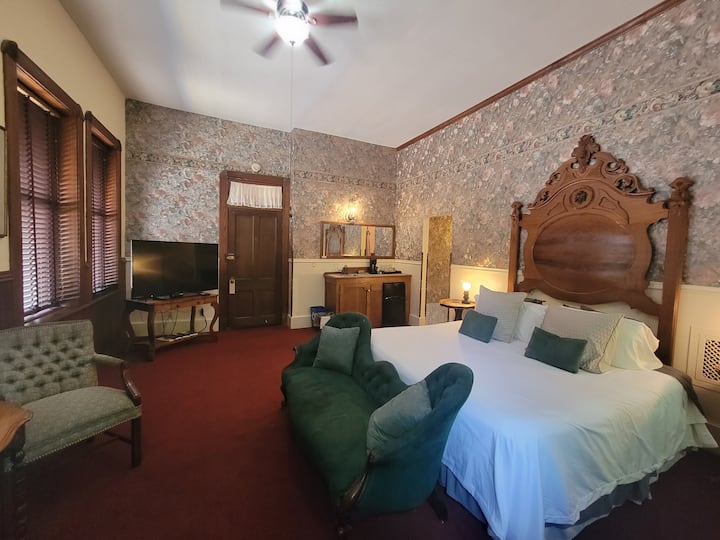 Palace Hotel Suite 2: Victorian Charm & History - Eureka Springs