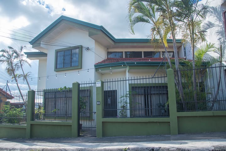 Carmelas House, Juan Santamaria - Alajuela