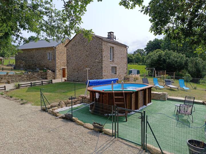 Gîte 4/5 Pers. Avec Piscine En Pleine Campagne - Aveyron