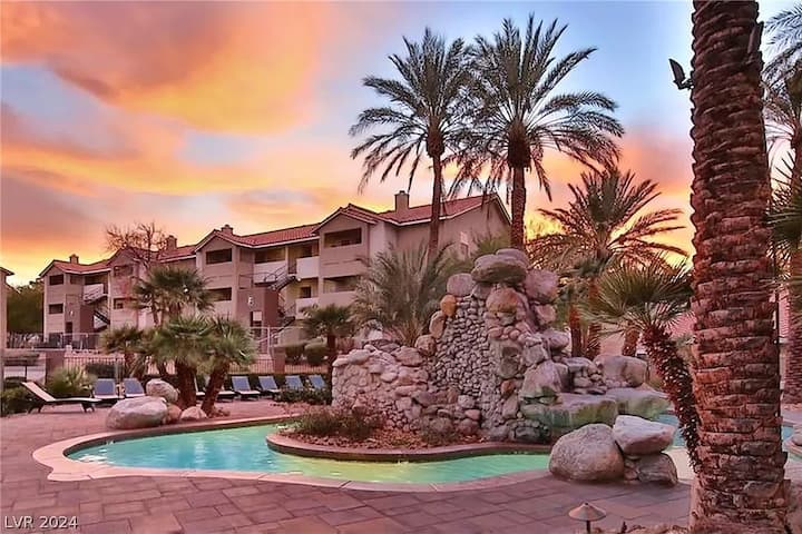 Tropical Viva Las Vegas Paradise Next To Strip - Las Vegas Strip, NV