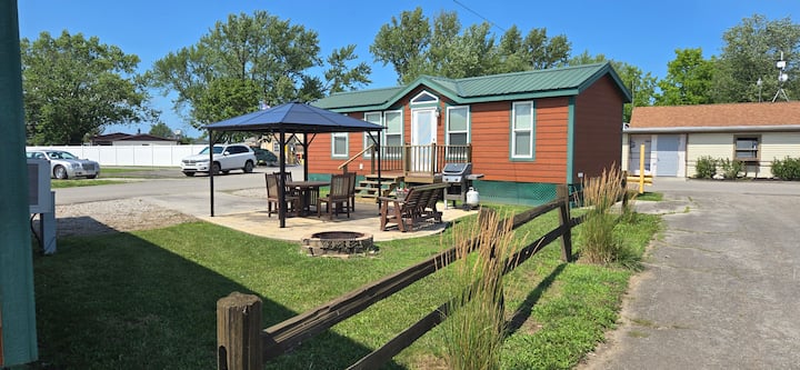 Deluxe Koa 2 Bedroom Cabin #1 - Sandusky, OH