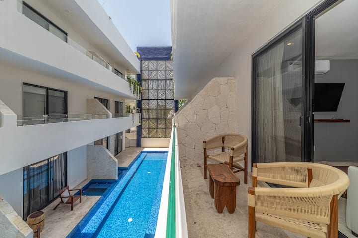 2 Bd Suite W/ Private Balcony, Pool View + Gym - Tulum