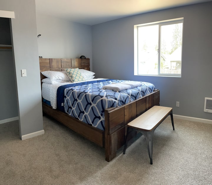 Northern Light Room - Grants Pass, OR