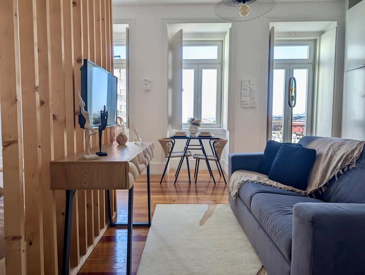 Bleisured | Light-flooded Apartment In Santos - Lizbon