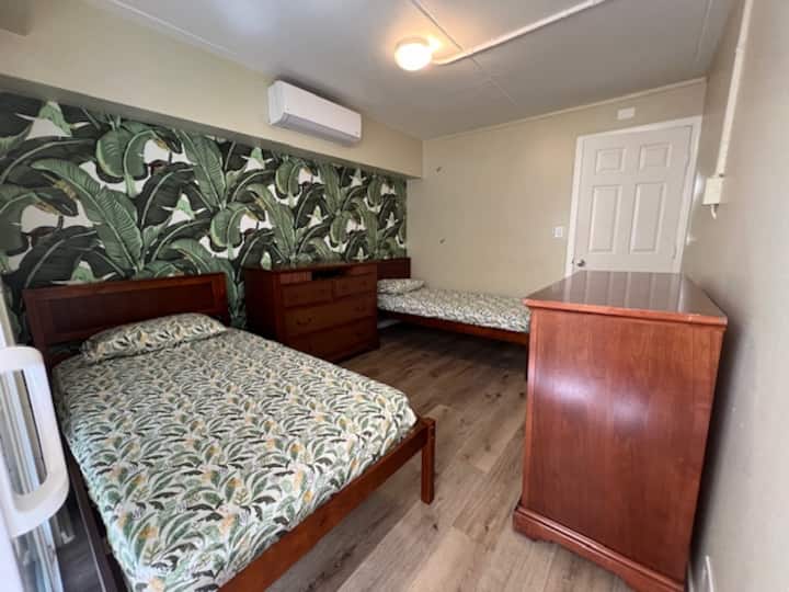 Waikiki Hostel 2 Beds Ensuite Co-ed Dorm Deluxe - O‘ahu, HI