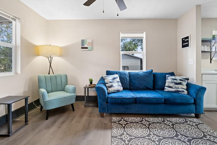 Blue-mint Bungalow - Pueblo, CO