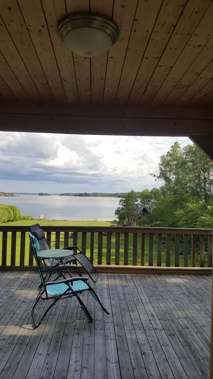 Sjönära Hus Vid Sjön Mälaren - Enköping