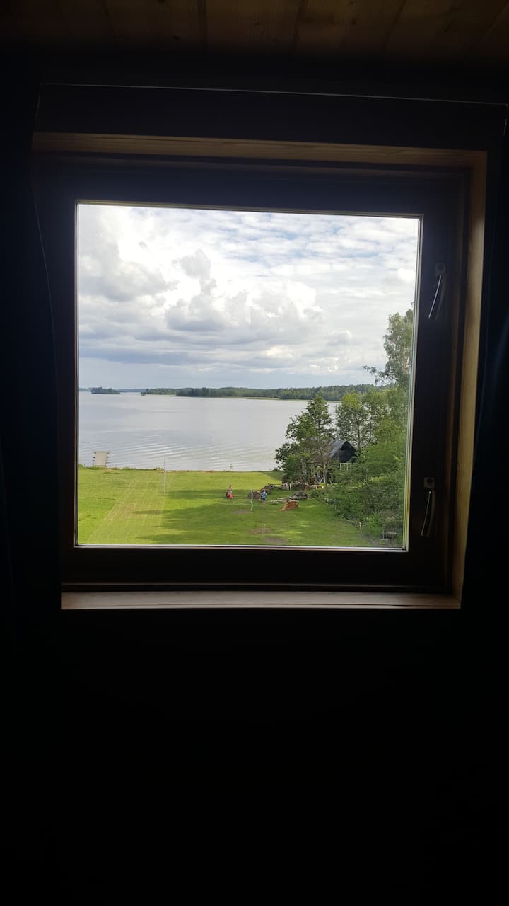 Sjönära Hus Vid Sjön Mälaren - Enköping