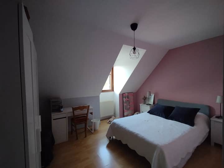 Une Chambre Confortable. - Provins