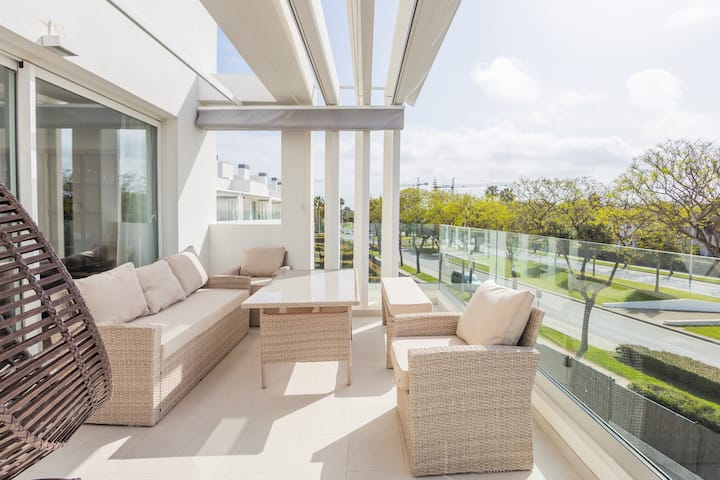 Luxury Beach Townhouse Retreat - Chipiona