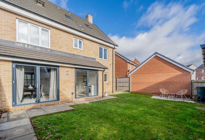 5 Bedroom House In Milton Keynes - Bedfordshire