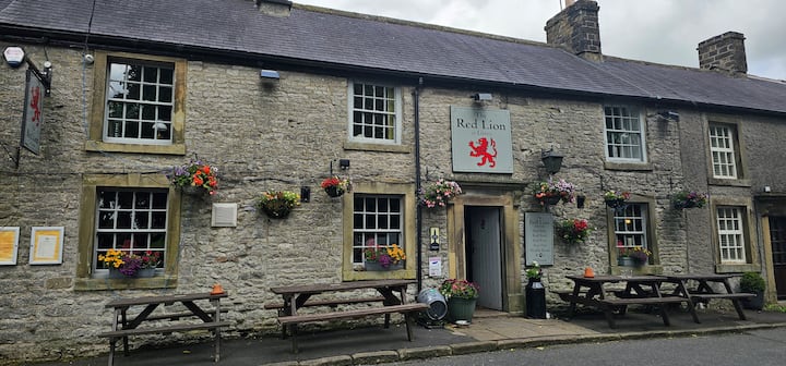 The Red Lion At Litton, Room Two - Castleton