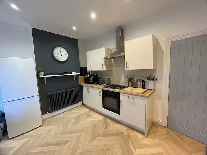 Stylish One Bedroom Apartment - Bristol