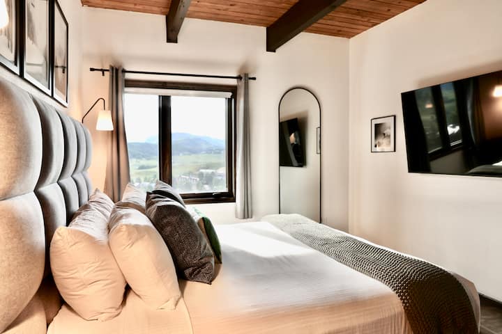 The Elk Mountain Escape - Mtn Views, Renovated - Crested Butte, CO