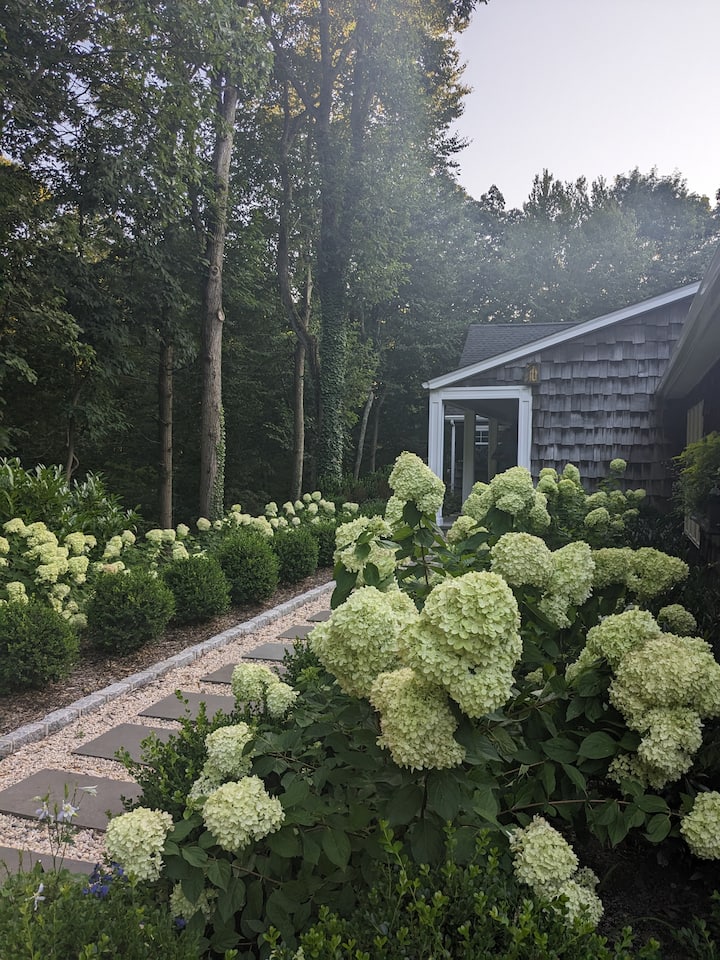 Hill House Of Oyster Bay Cove - Huntington, NY