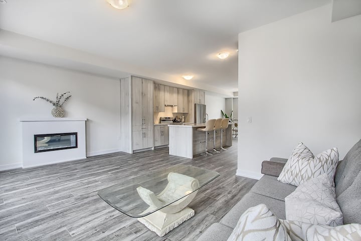 Brand New Townhouse In Oakville - Burlington