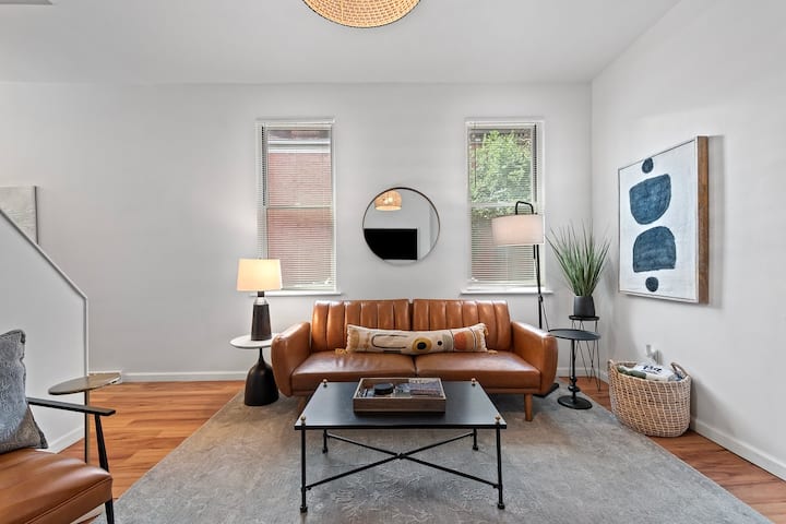 Stylish Brick Row Home, Sleeps 6, Walk To Acrisure - Pittsburgh, PA