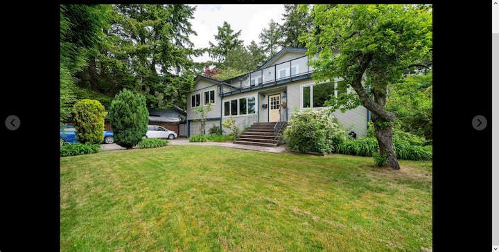 Character House On Shoreline. - Tsawwassen