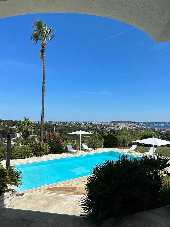 Belle Villa Vue Mer Avec Piscine - Antibes