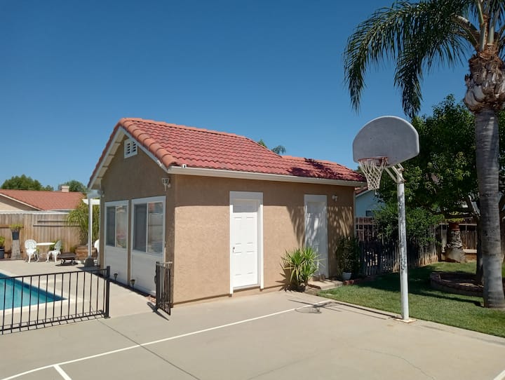 Super Cool Pool House ! - Menifee, CA