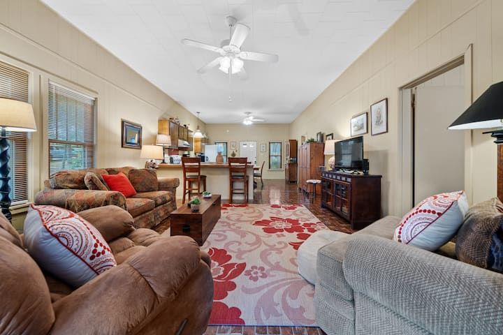Brundage Secluded Cottage - Sleeps 5! - Lake Hamilton, AR