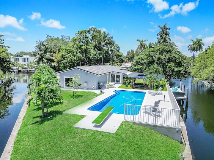 Private Luxury Peninsula With Heated Pool And Dock - Fort Lauderdale, FL
