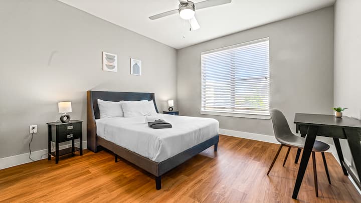 Captivating 1bd/1ba| Beautiful Pool In Fort Worth - Fort Worth, TX