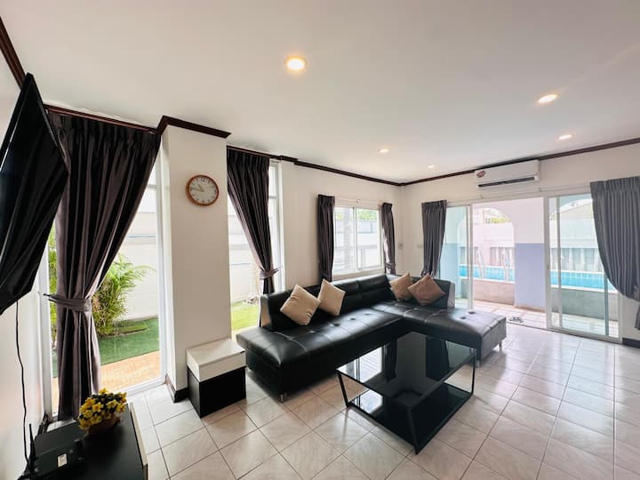 Leo Villa 4 Bedroom Jomtien - Pattaya City