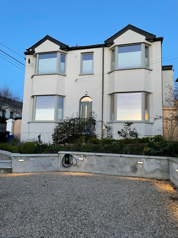 Family Home On Bray Head - Bray
