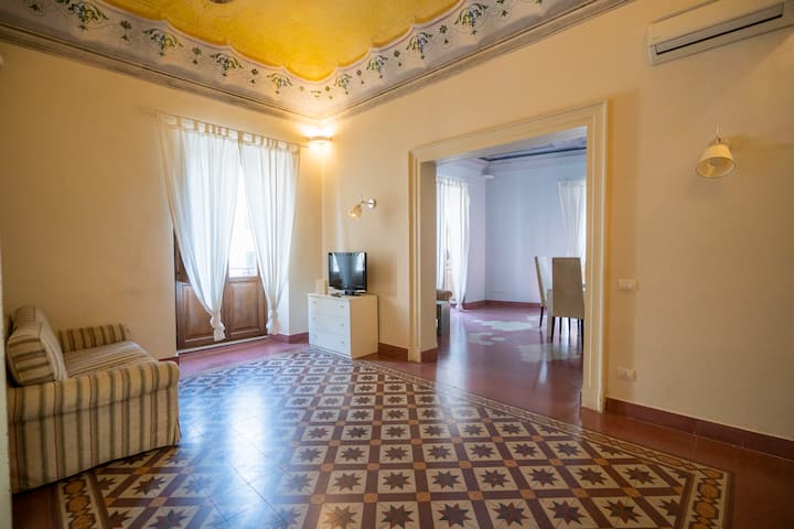 Historic Apartment Piazza Teatro - Catania