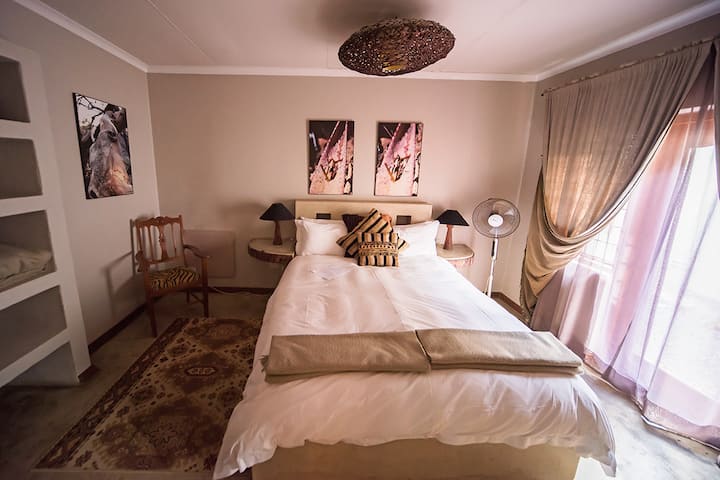 2 Bedroom House Apartment At 278 On Main - Clarens