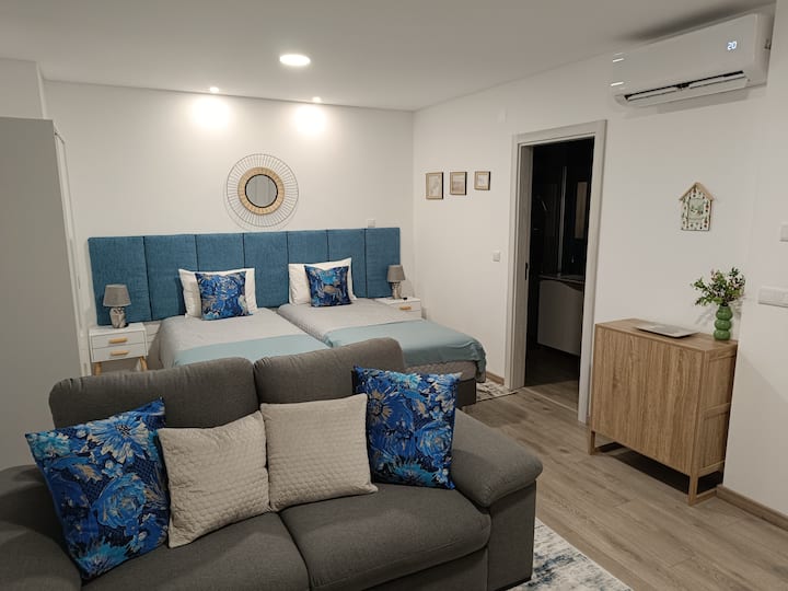 Garden House Fundão-suíte/ Apartamento Com Varanda - Fundão