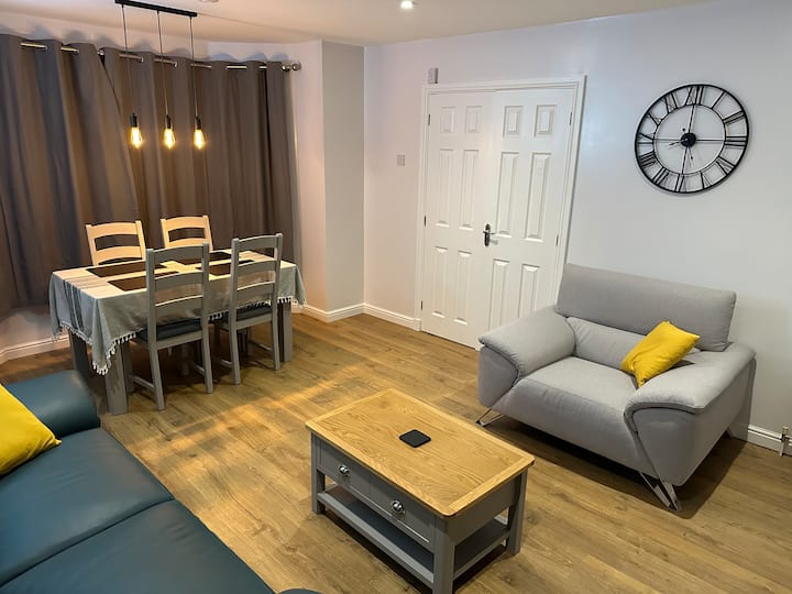 2 Bedroom Flat Fully Furnished - Dunfermline