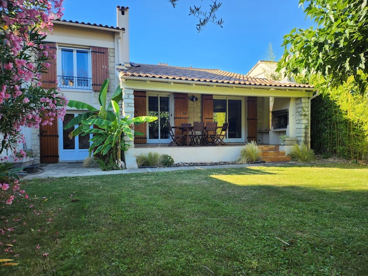 Maison De Ville Au Calme Avec Garage Privé - Graveson