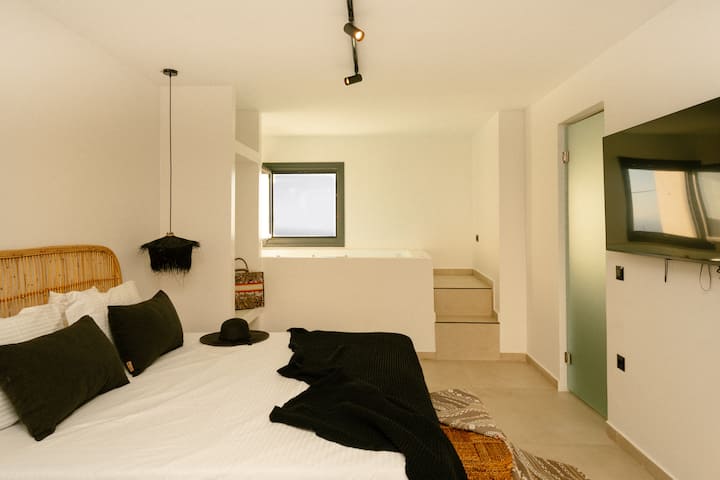 Standard Suite Sea View & Hot-tub | Gazelle Living - Santorini