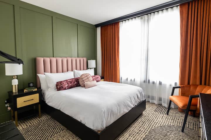 Room 9 At Hotel Thaxter - Portsmouth, NH