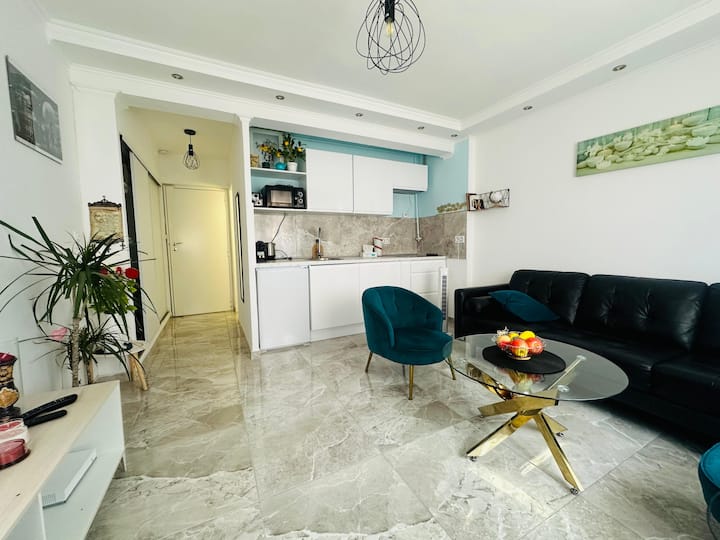 Proche Tramway Et Métro - Marseille