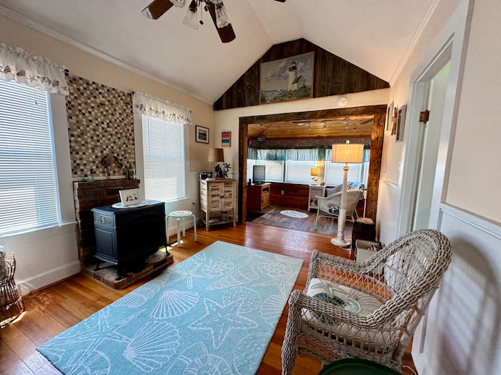 Traditional Seaside Cottage - Hampton Beach, NH