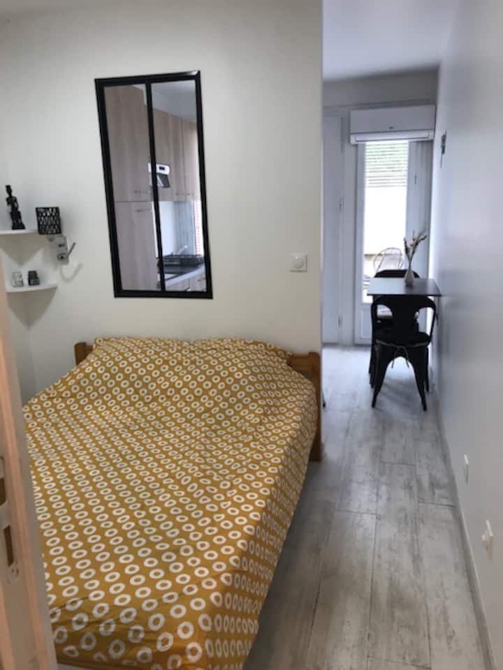 One Bedroom Flat Near Disneyland - Sevran