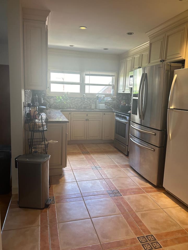 Quiet Place Near Airport - Staten Island, NY
