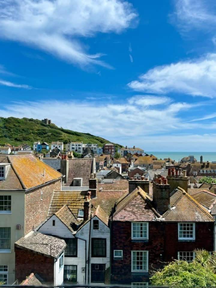Stunning Townhouse, Sea Views, Hastings Old Town - Bexhill-on-Sea