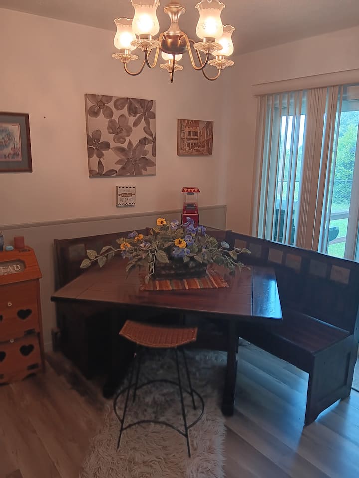 Country Charmer. - LaFollette, TN
